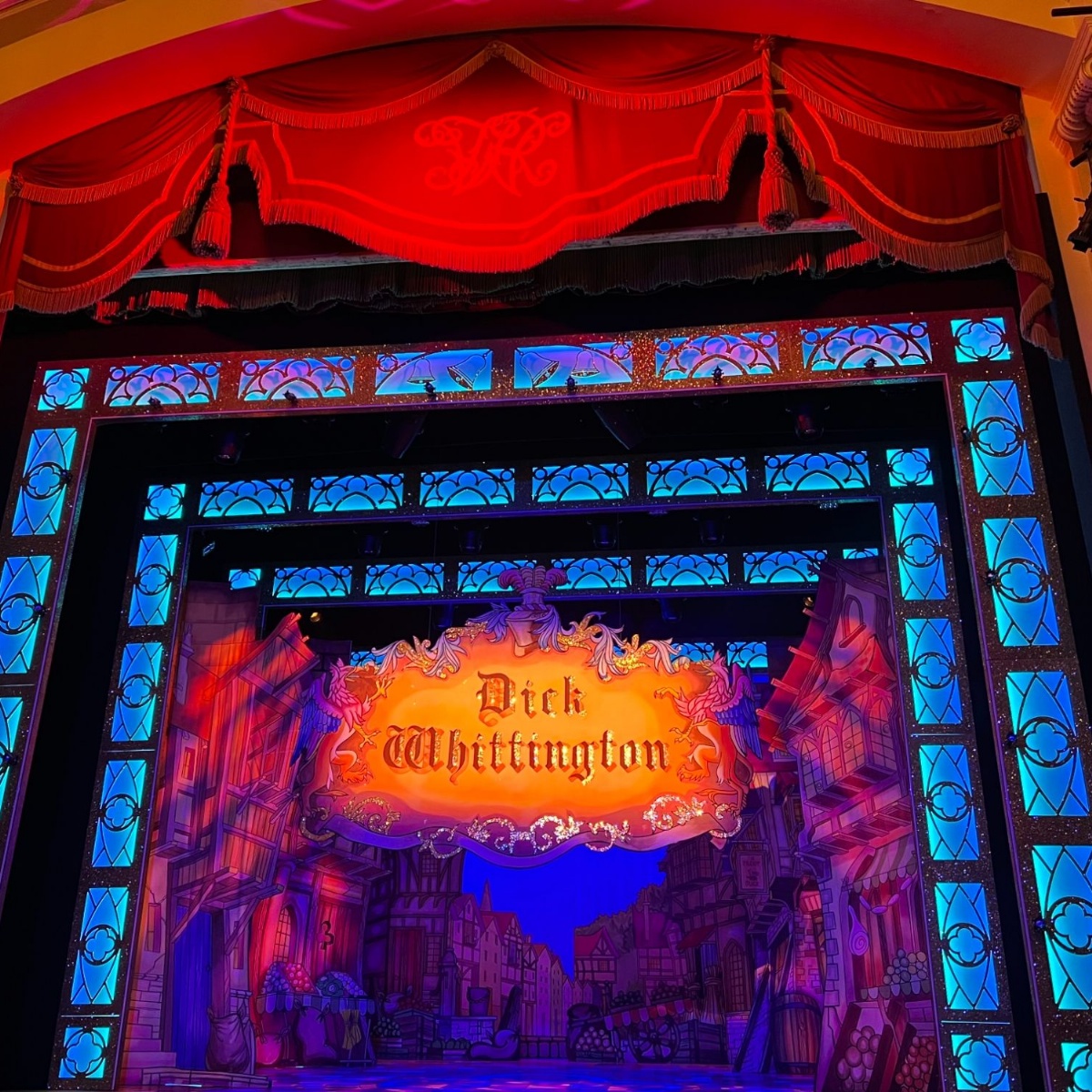 St Bernard's Preparatory School - Windsor Pantomine and Carol Singing